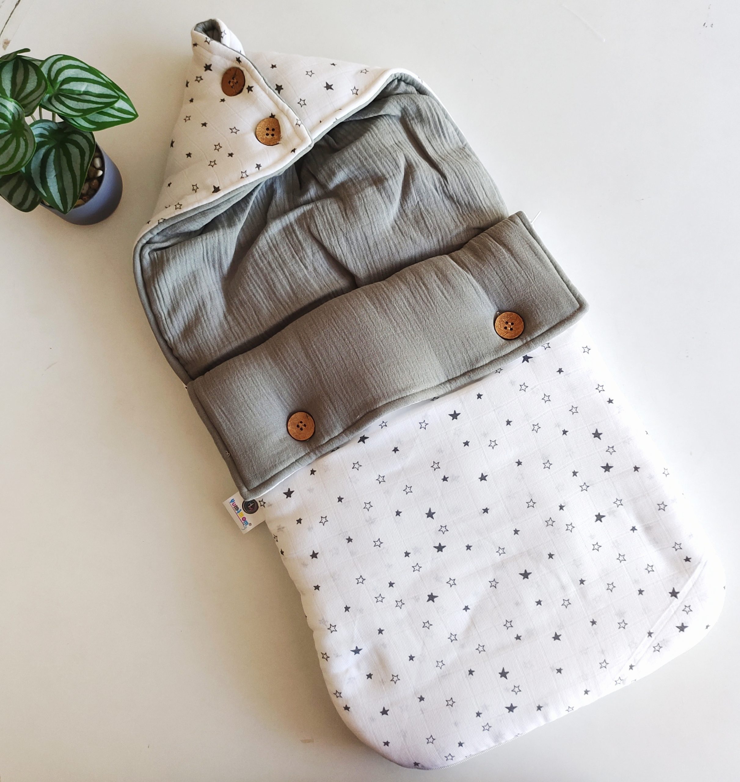 Muslin Cotton Kangaroo Wrapper - YMW02 - White With Ash Star - Pretty Plums